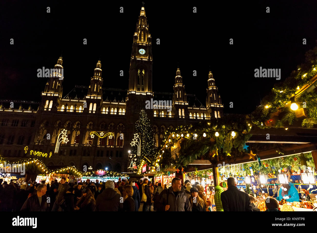 Vienna, Austria, 10th December 2017. Traditional festive season ...
