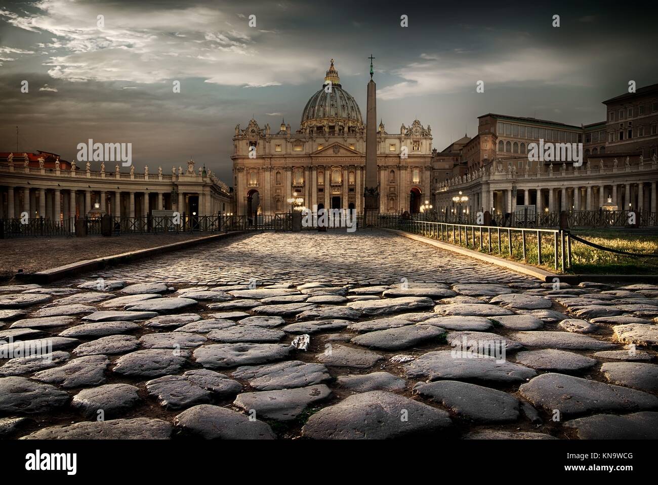 The road to the cathedral High Resolution Stock Photography and Images ...