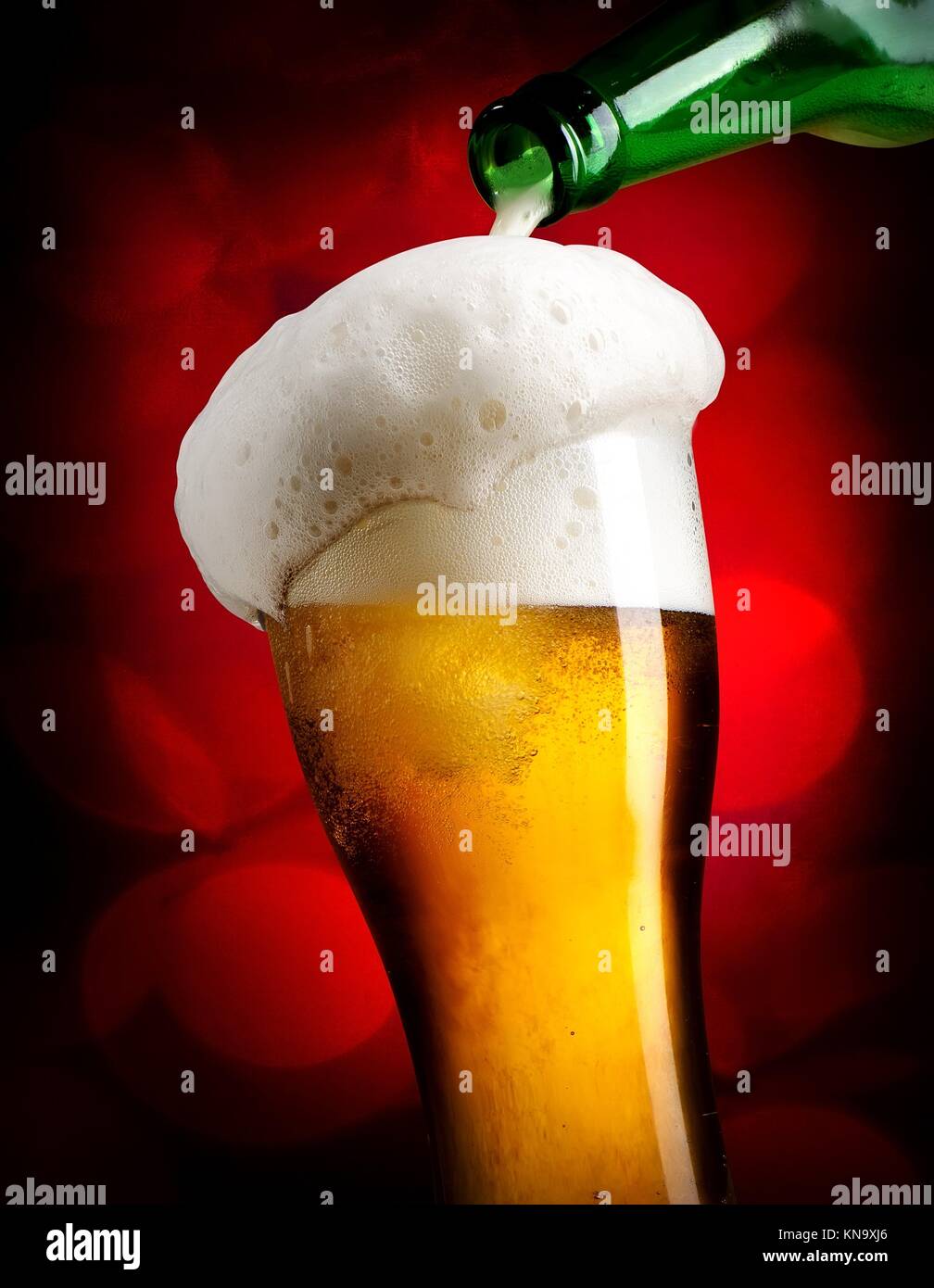 Pouring cold brew hi-res stock photography and images - Alamy
