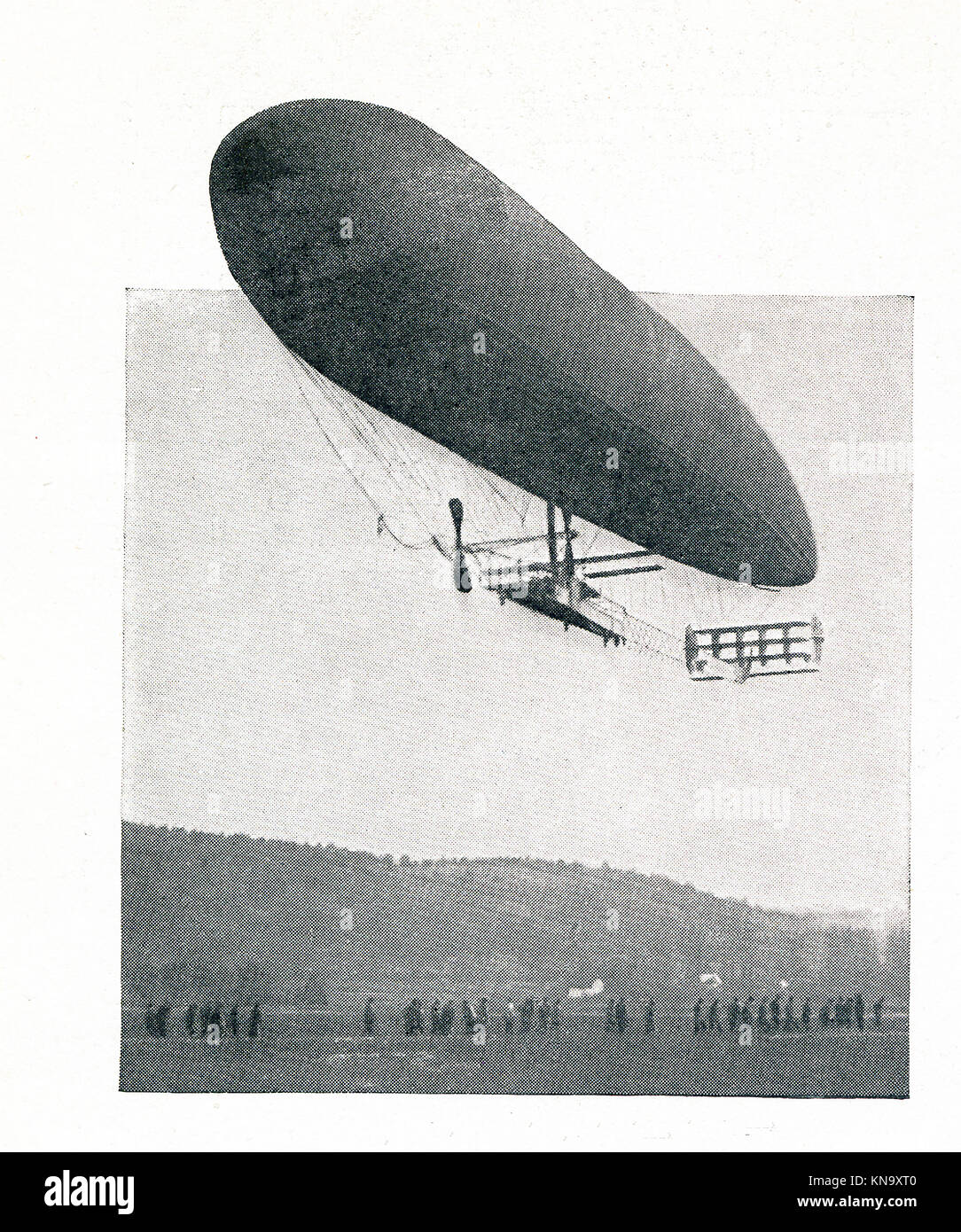 World war i dirigible hi-res stock photography and images - Alamy