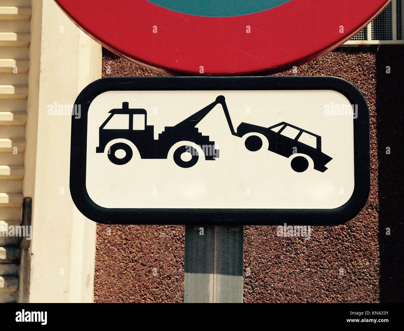 Tow truck hi-res stock photography and images - Alamy