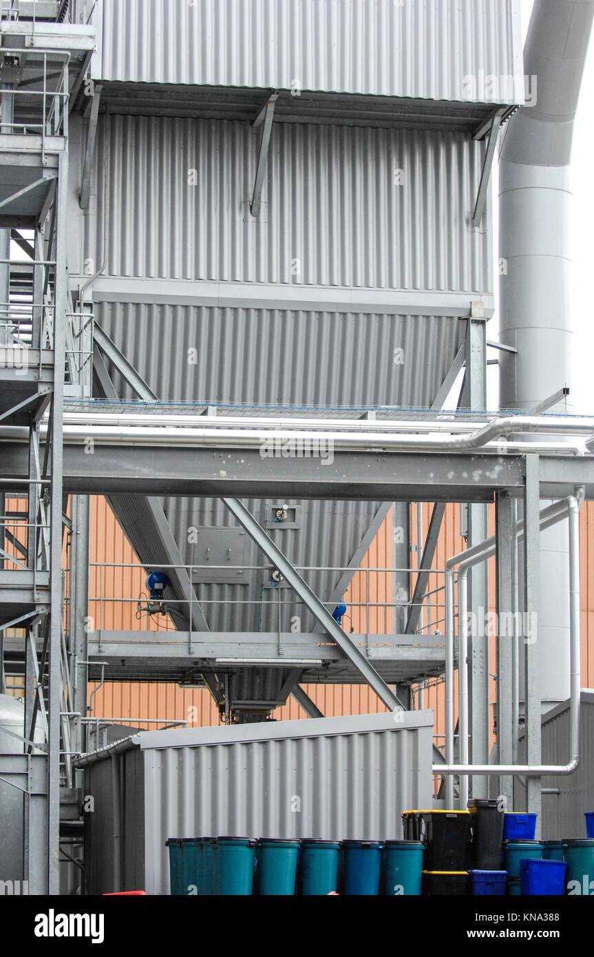 Factory worker fossil fuel plant tank hi-res stock photography and ...