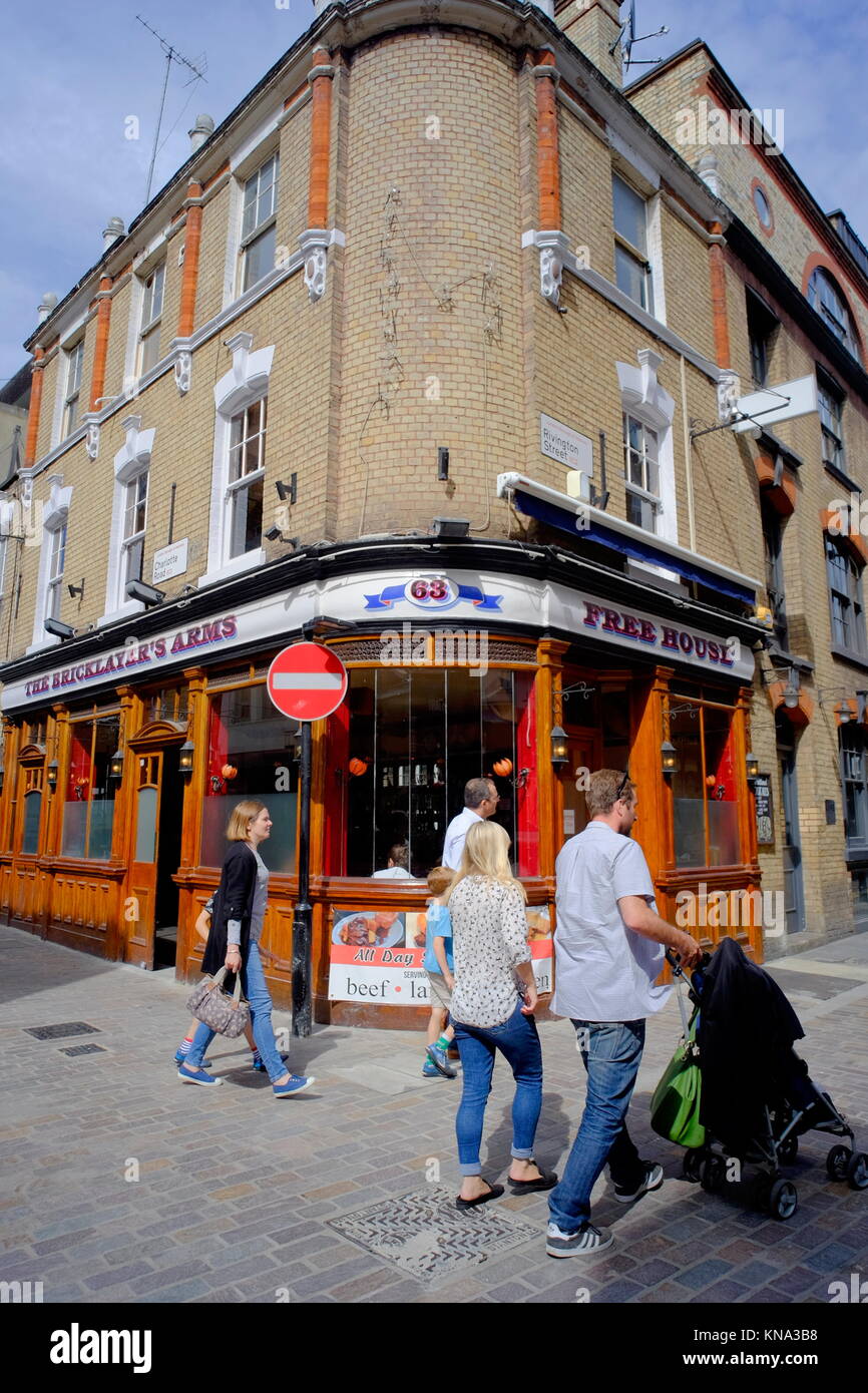Women bricklayers hi-res stock photography and images - Alamy