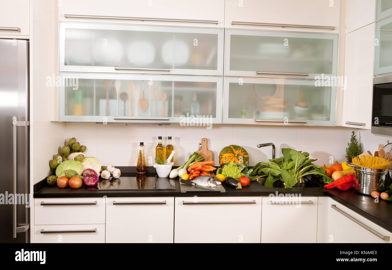 Kitchen worktop food hi-res stock photography and images - Alamy