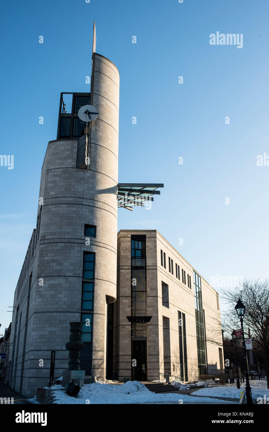 Corner building, Montreal Stock Photo - Alamy