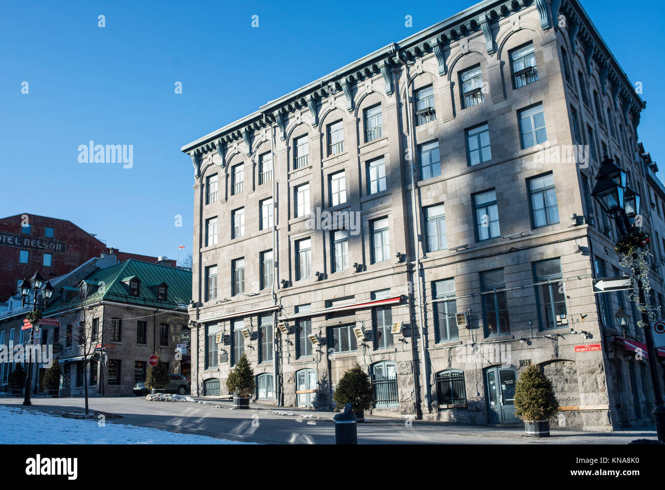 Montreal building hi-res stock photography and images - Alamy