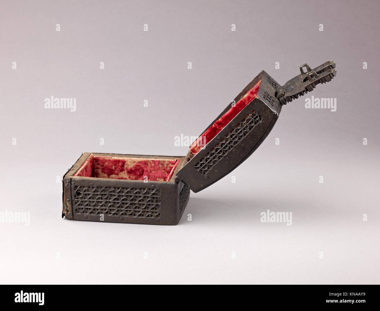 This coffret, a type of small box, features intricate chain mail work ...