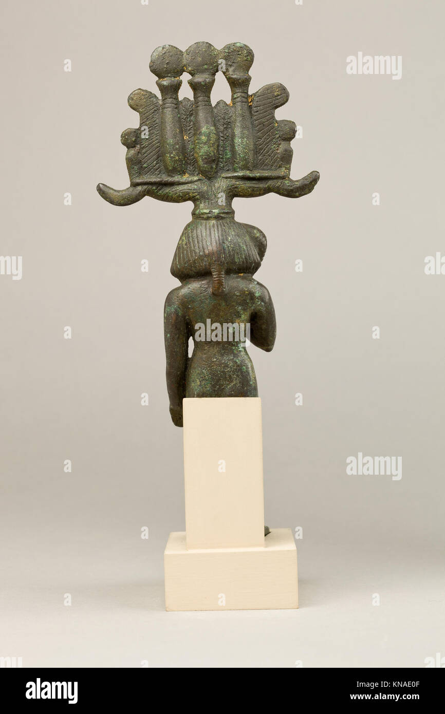 Ancient egyptian artwork crown hi-res stock photography and images - Alamy