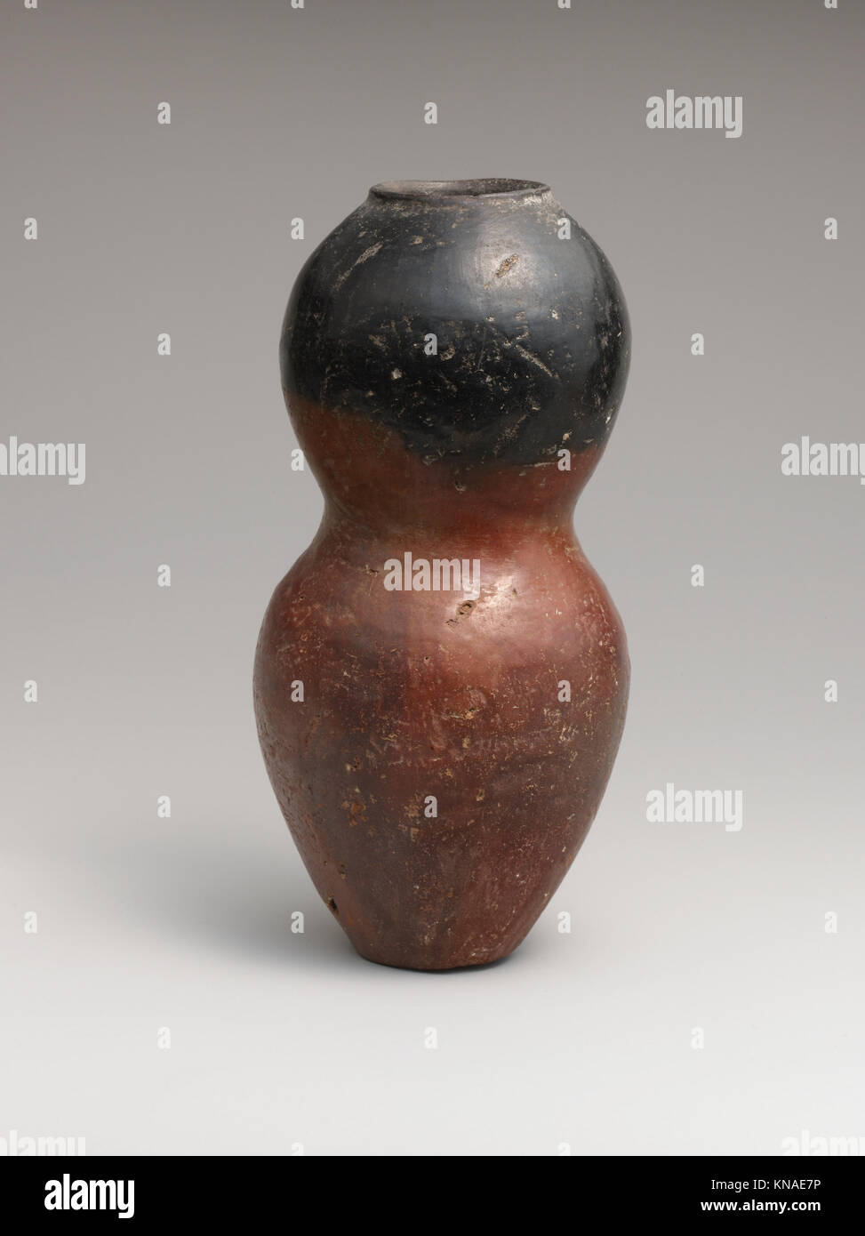 This black-topped red ware jar demonstrates ancient pottery ...