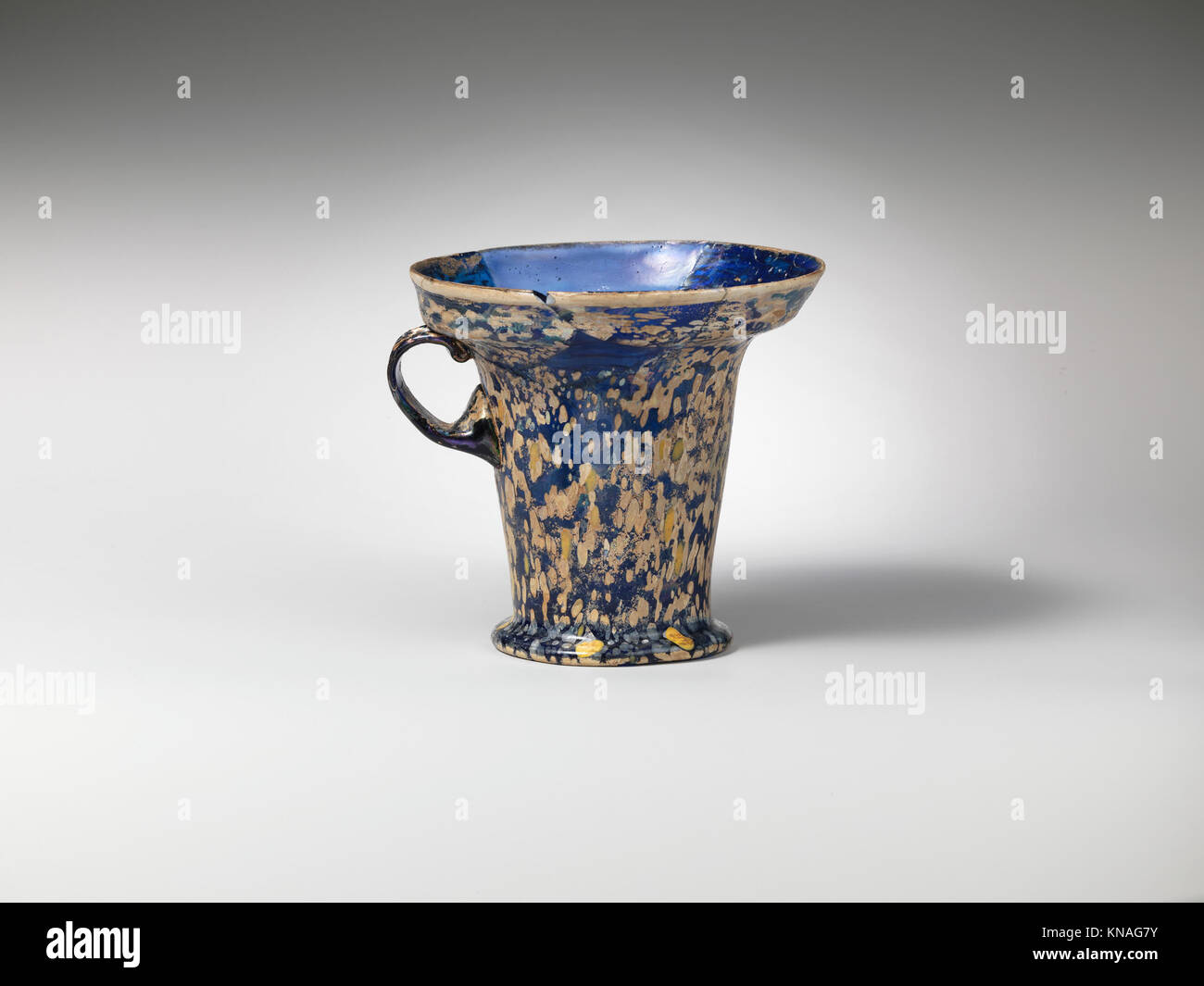 Ancient roman drinking cup hi-res stock photography and images - Alamy