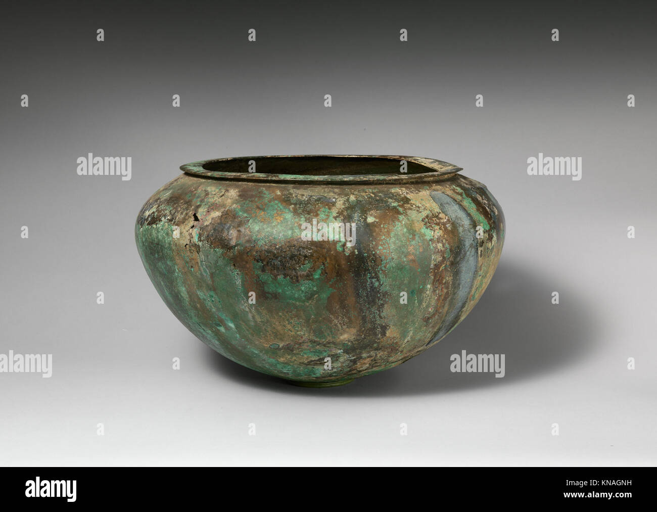 Bronze cauldron hi-res stock photography and images - Alamy