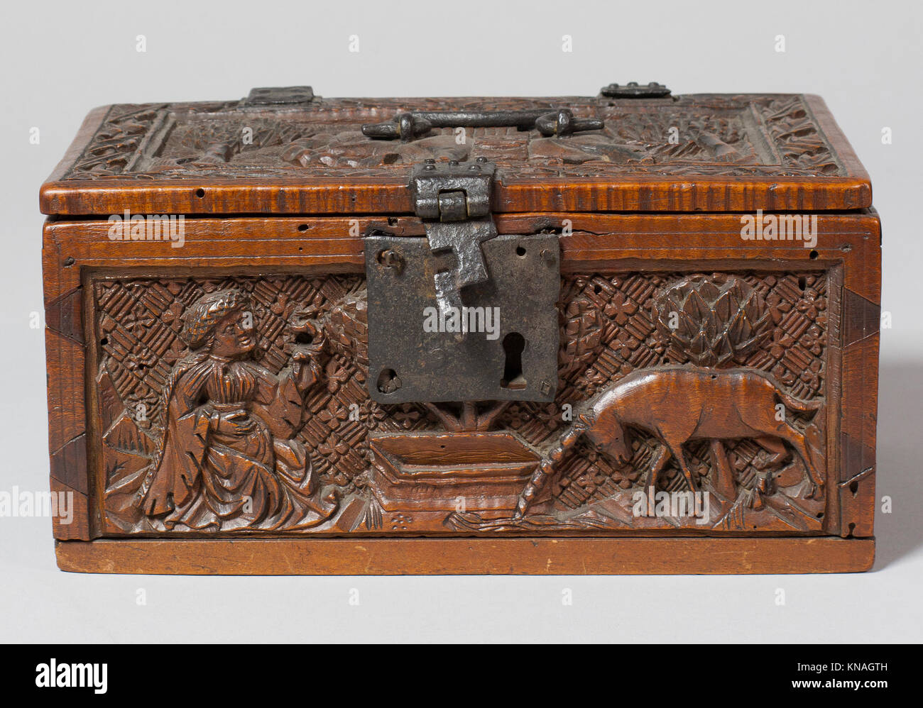 This coffret is an intricately designed box, likely used for storing ...