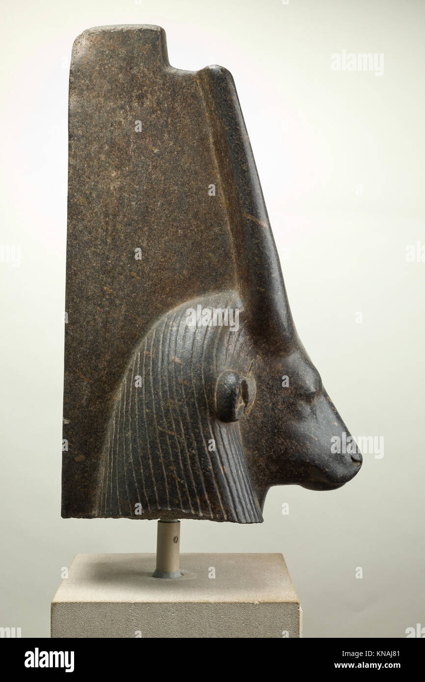 Cow goddess hathor hi-res stock photography and images - Alamy