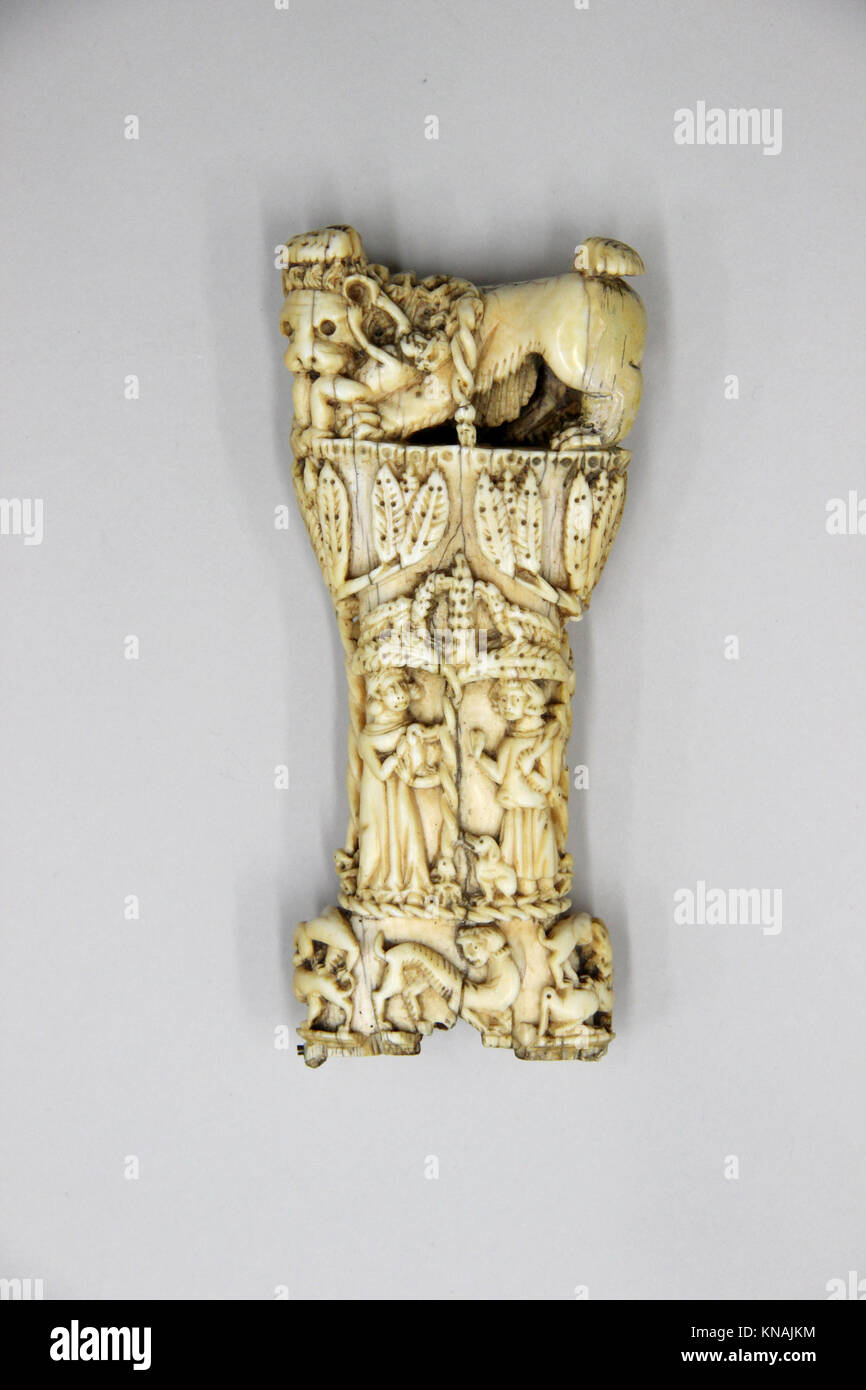 Dagger grip hi-res stock photography and images - Alamy