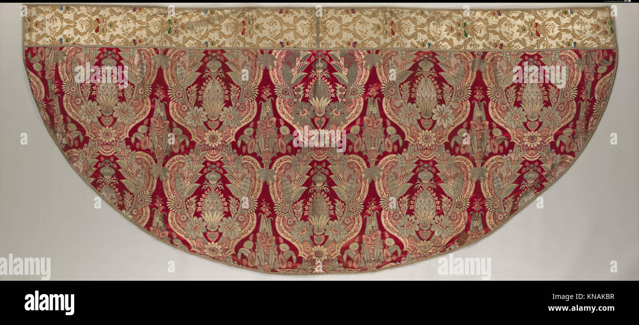 Liturgical attire hi-res stock photography and images - Alamy