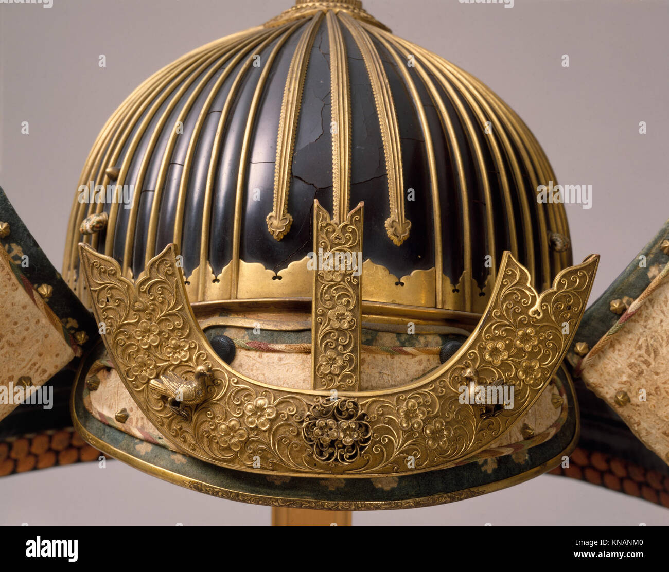 This Suji-kabuto Akoda-nari helmet is a traditional Japanese samurai ...
