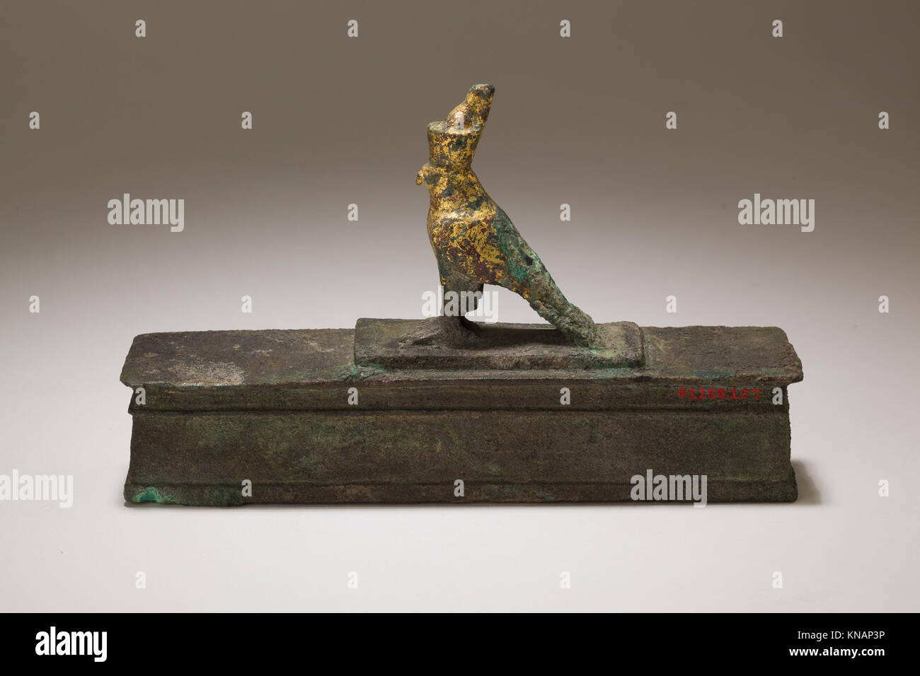 Double crown surmounting hi-res stock photography and images - Alamy