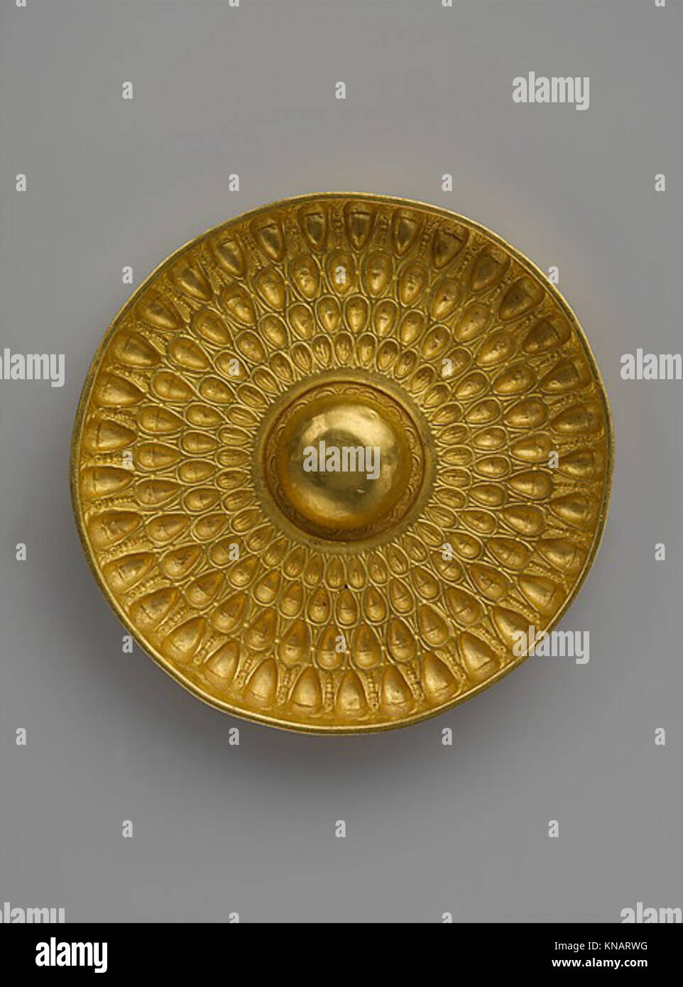 Gold phiale hi-res stock photography and images - Alamy