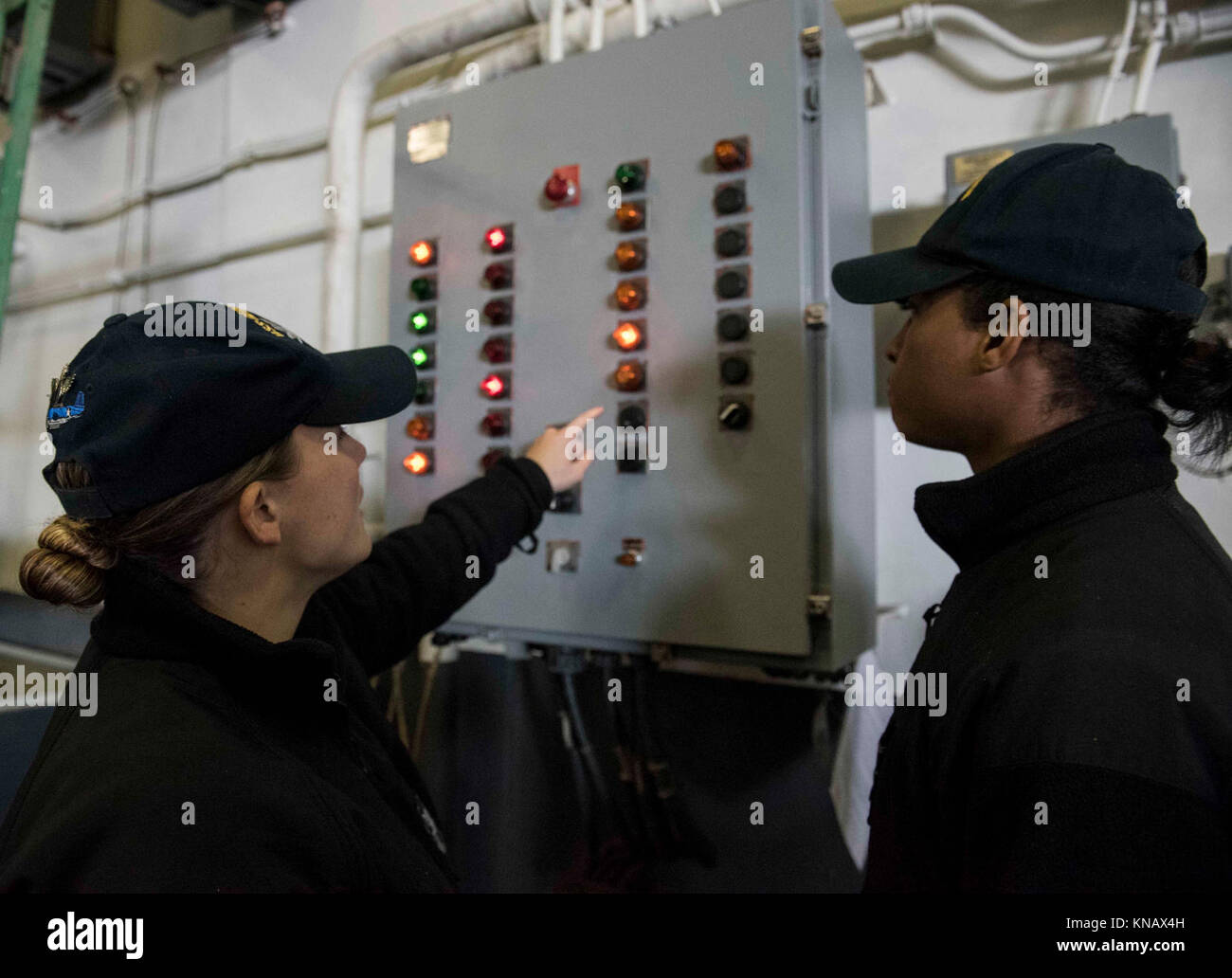Machinist's Mate 3rd Class Alexus Alexander teaches Aviation ...