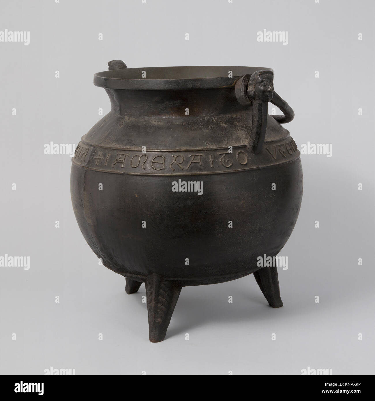 Large cooking vessel hi-res stock photography and images - Alamy