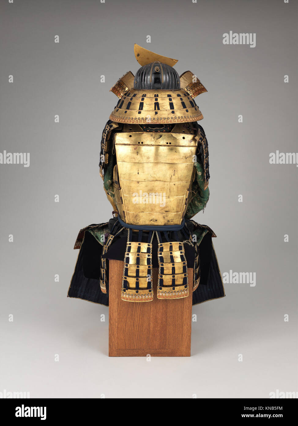 Japanese samurai armor set hi-res stock photography and images - Alamy