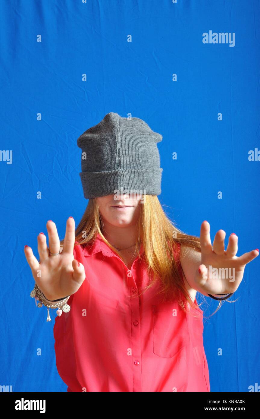 Girl bonnet studio hi-res stock photography and images - Alamy