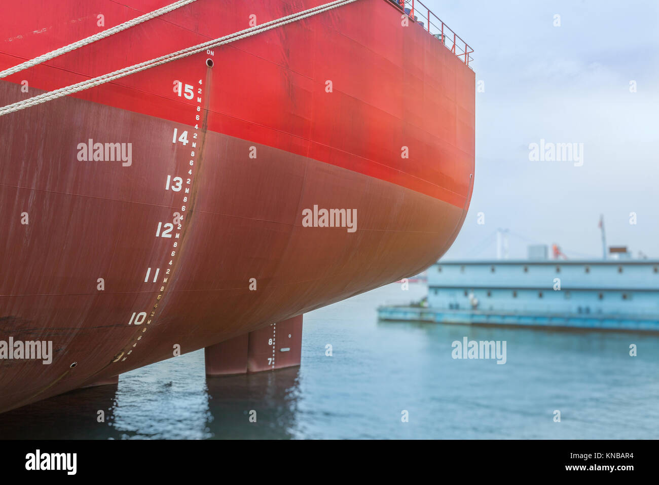 Side view of Cargo container ship at harbor Stock Photo - Alamy