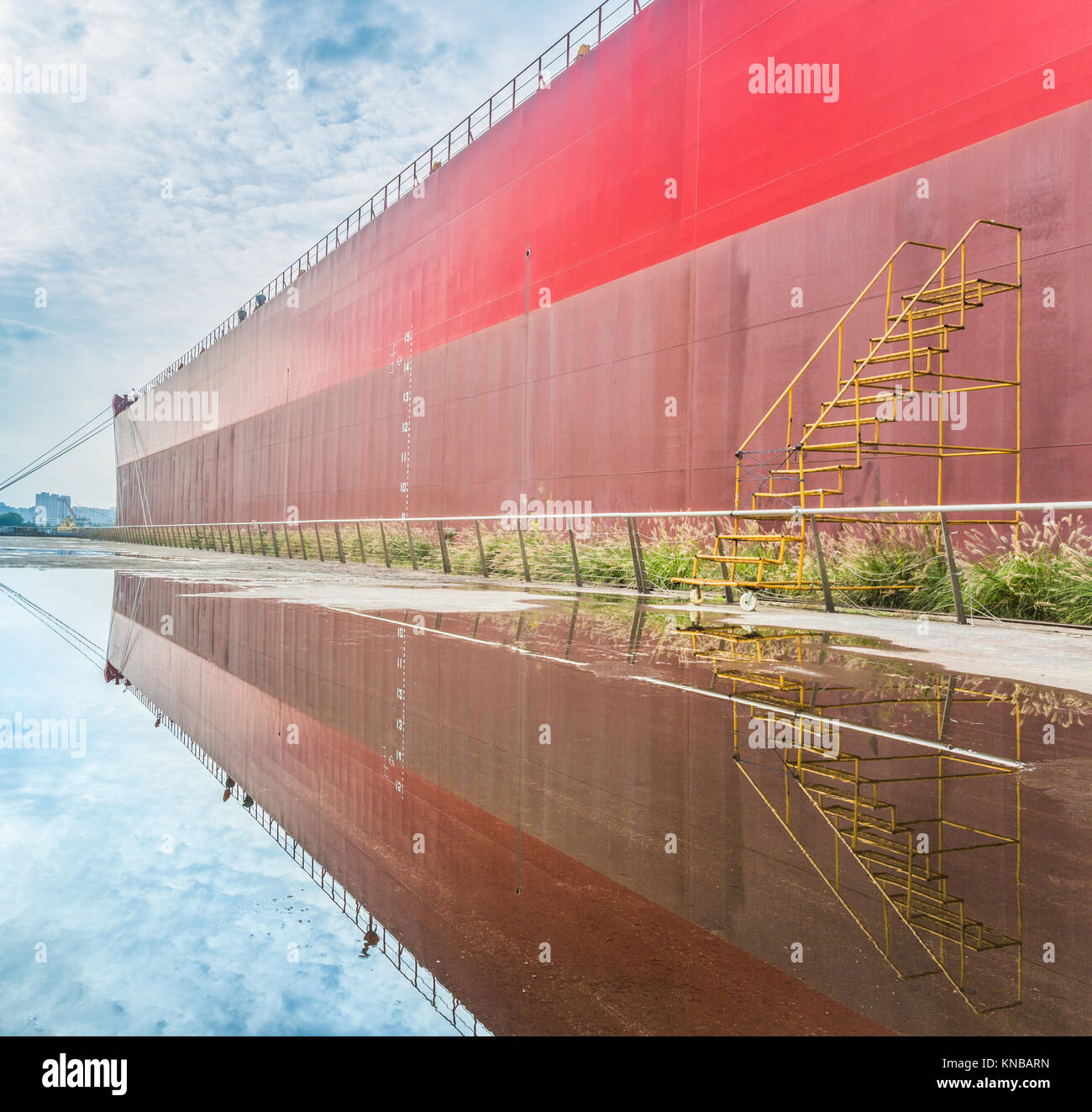 Side view of Cargo container ship at harbor Stock Photo - Alamy