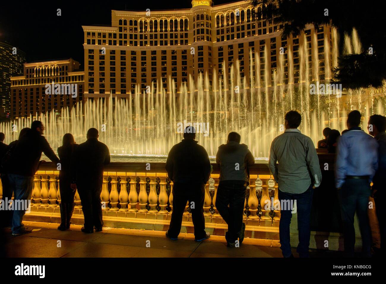 Fountains of Bellagio with spectators, Las Vegas, Nevada, USA Stock ...