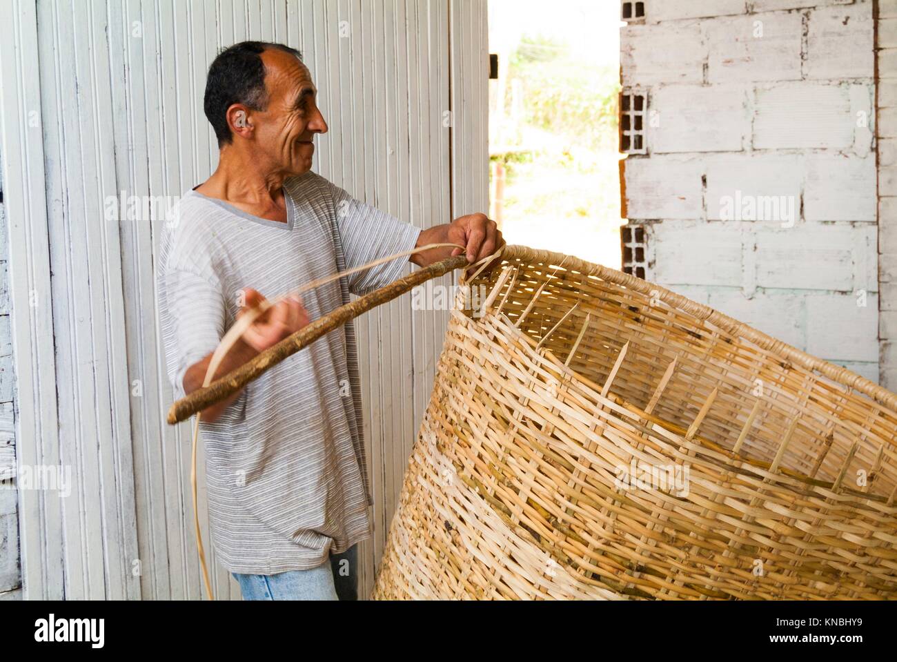 Basket Weaving America High Resolution Stock Photography and Images - Alamy