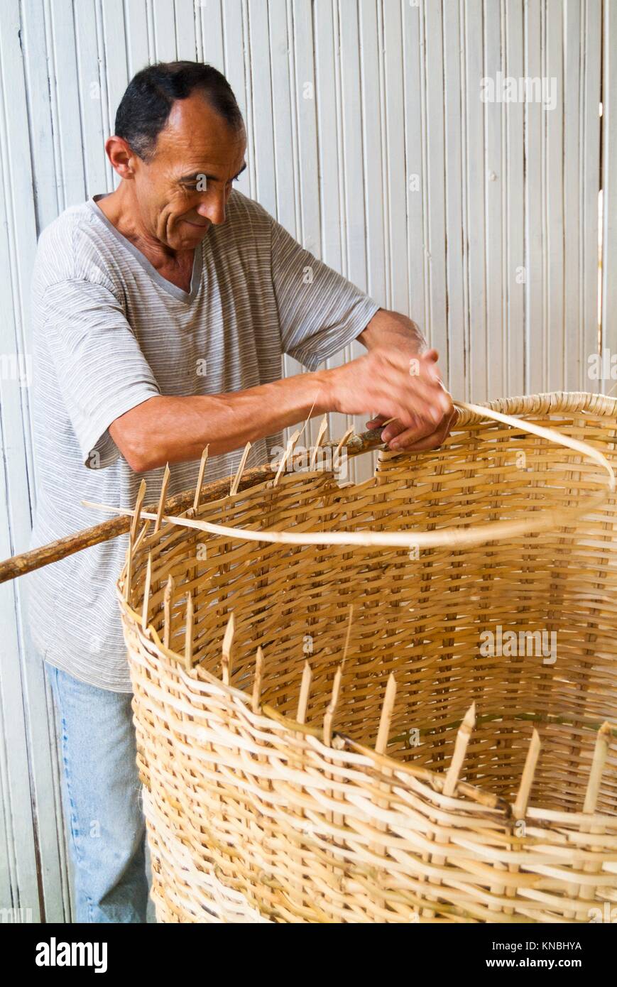 Basket weaving america hi-res stock photography and images - Alamy