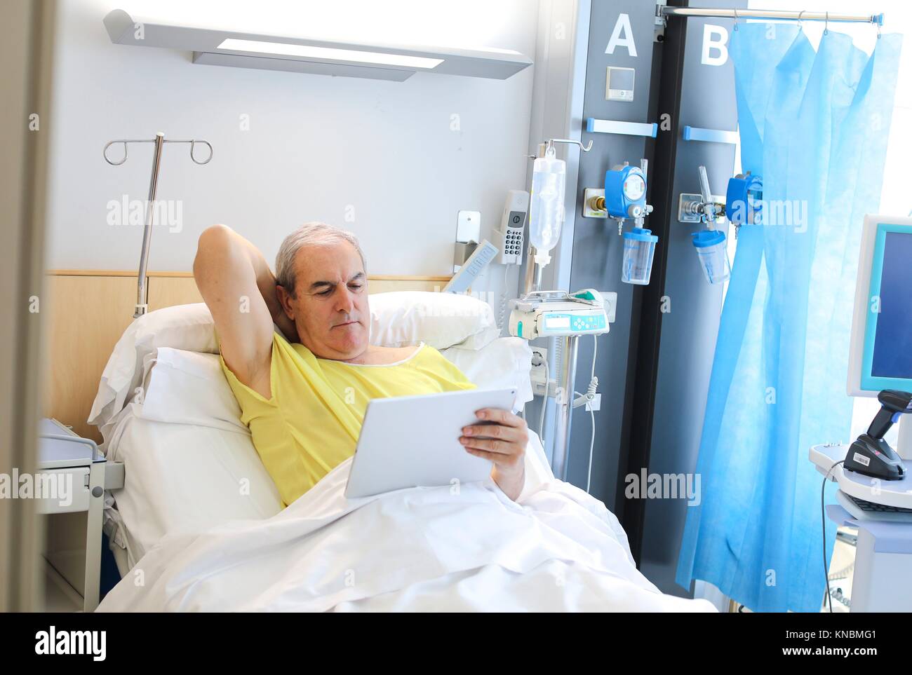 Patient in hospital room with tablet, Hospital Stock Photo - Alamy