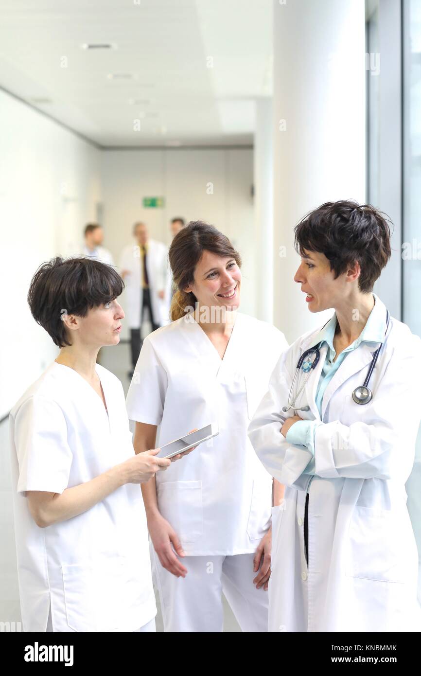 Group of nurses, vertical hi-res stock photography and images - Alamy