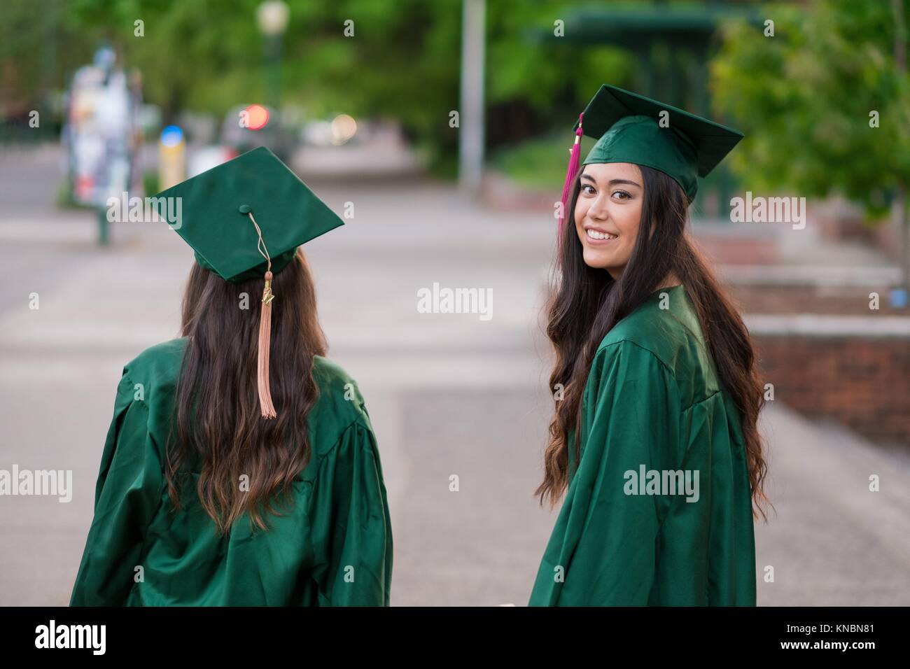 College students walking hi-res stock photography and images - Alamy