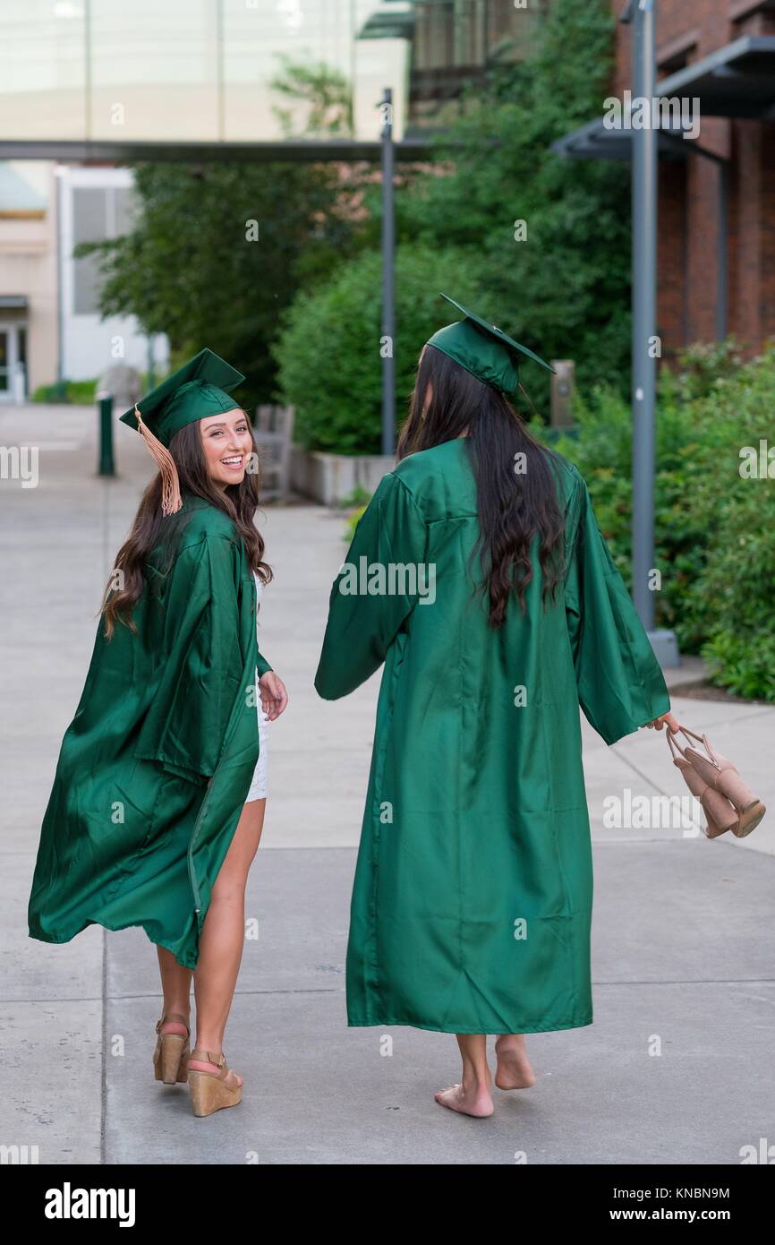 College students walking hi-res stock photography and images - Alamy
