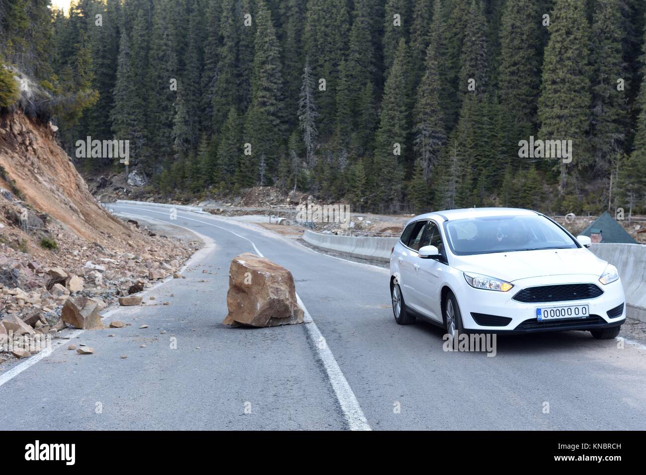 Car falling rocks hi-res stock photography and images - Alamy