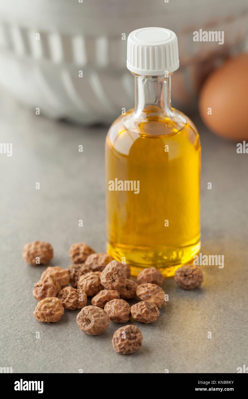 Oil and nuts hi-res stock photography and images - Alamy