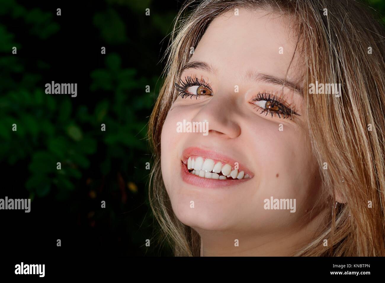 Eyeliner woman beauty smiling hi-res stock photography and images - Alamy