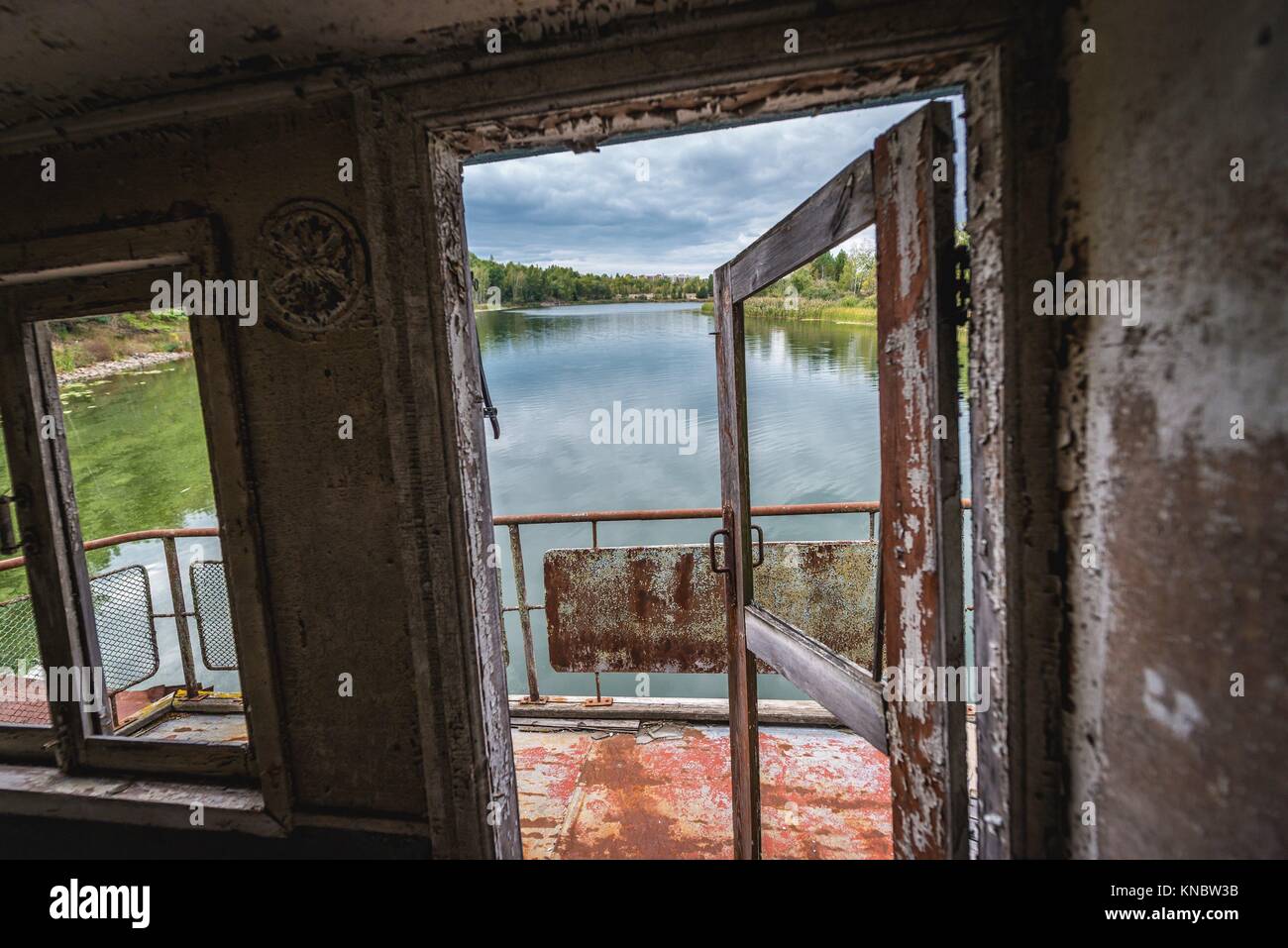 Boat sinking interior hi-res stock photography and images - Alamy