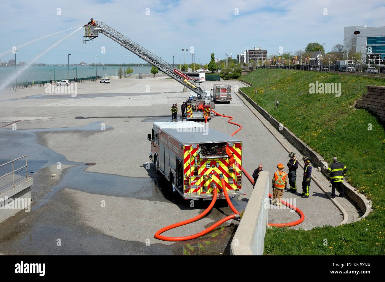 Fire bucket brigade hi-res stock photography and images - Alamy