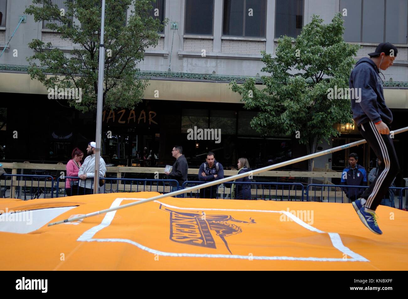 Straddle vault hi-res stock photography and images - Alamy