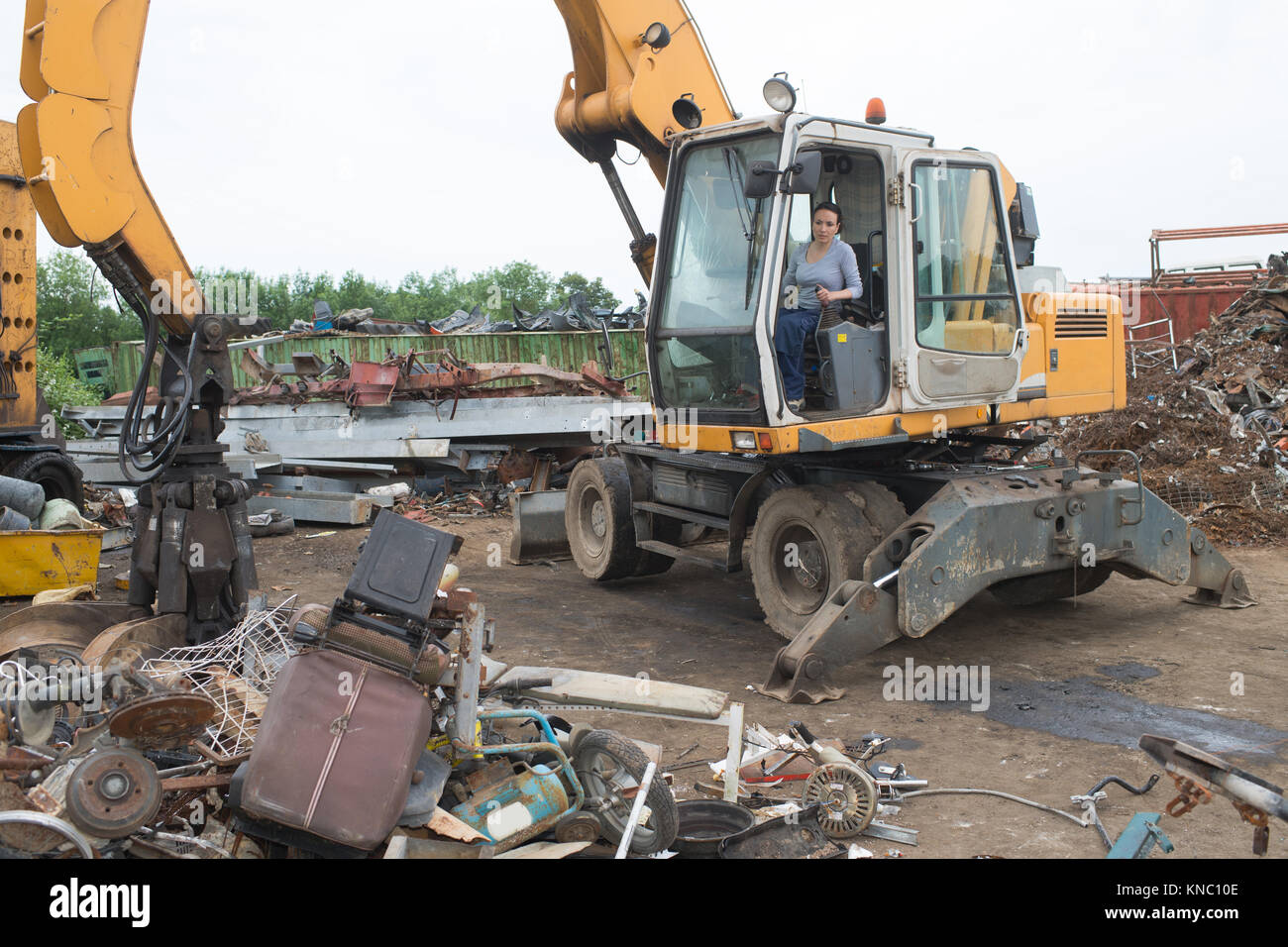 magnetic crane loading scrap metals at junkyard Stock Photo - Alamy