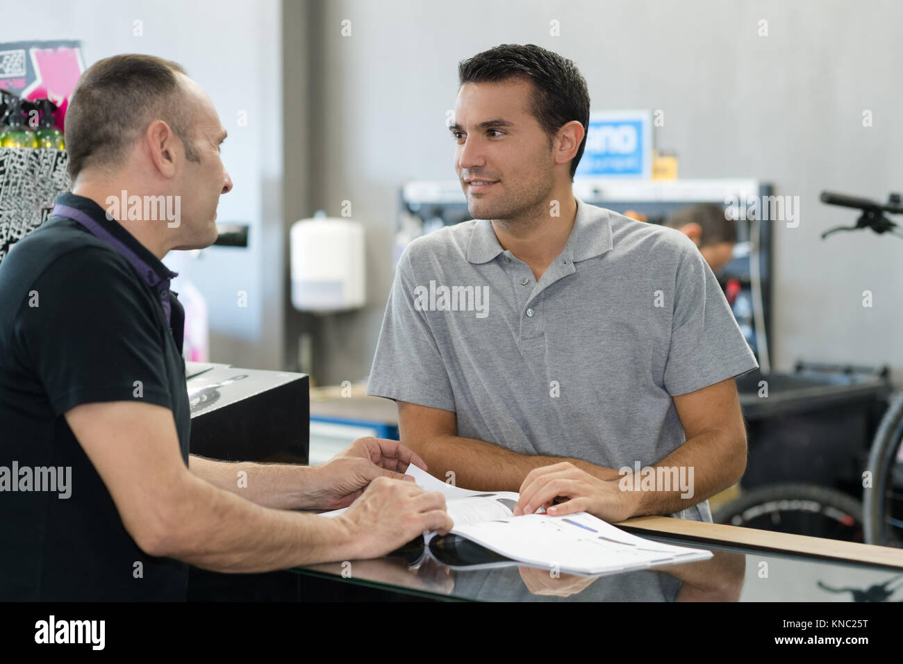 Store return counter hi-res stock photography and images - Alamy