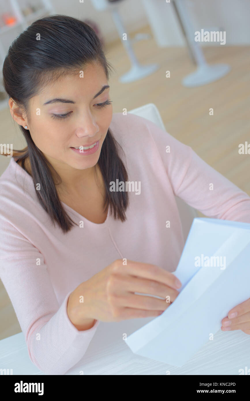 woman opening a letter Stock Photo - Alamy