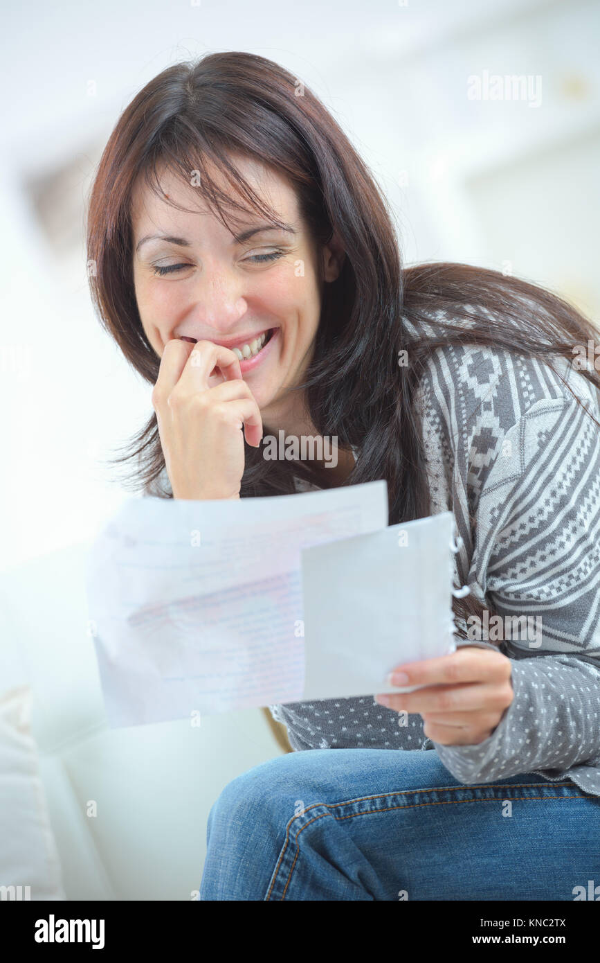 smiling young woman reading letter Stock Photo - Alamy