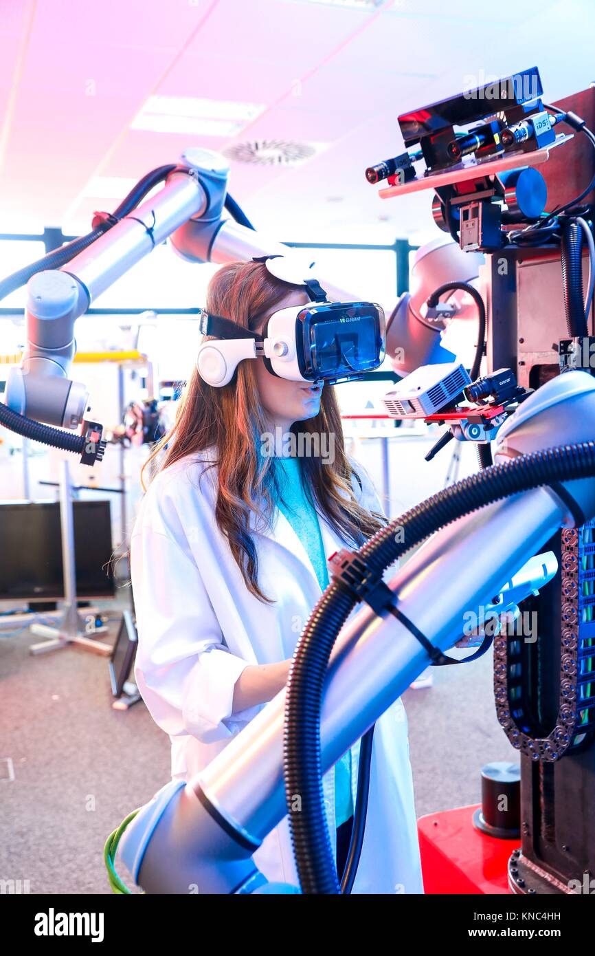 Robotic arm with artificial vision, Researcher with virtual reality ...