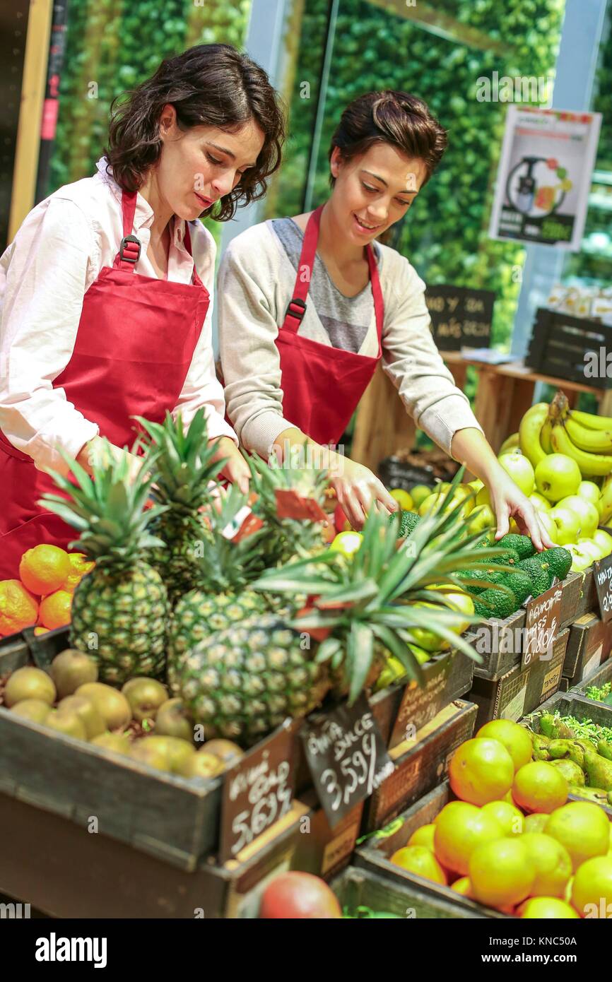 Grocery store supermarket food inside interior hi-res stock photography ...