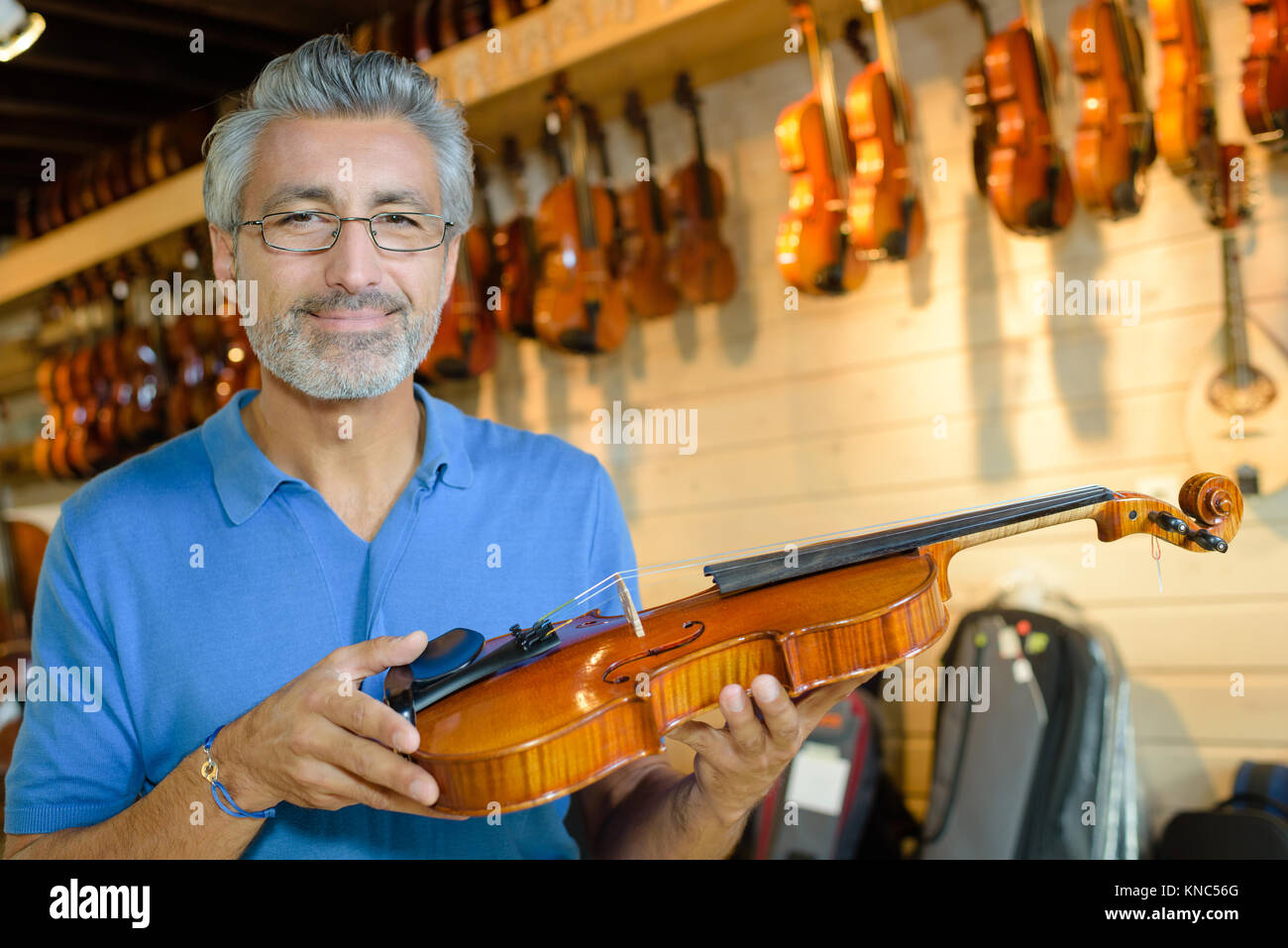 Violin feature hi-res stock photography and images - Alamy