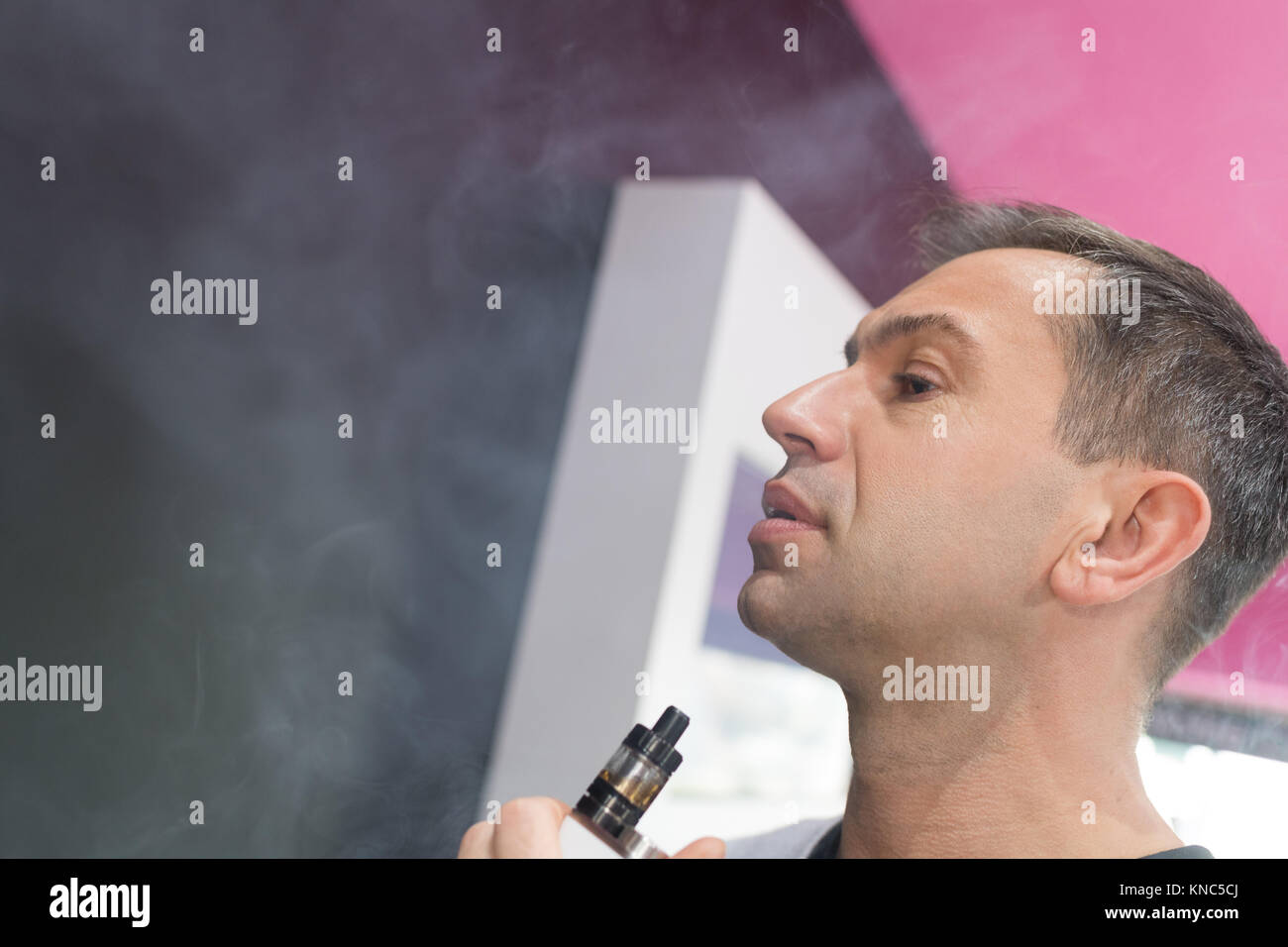 Vapeshop hi-res stock photography and images - Alamy