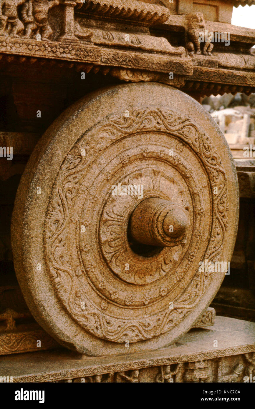 Wheel of Stone Chariot, Vijaya Vitthala Temple, Hampi, Karnataka, India ...